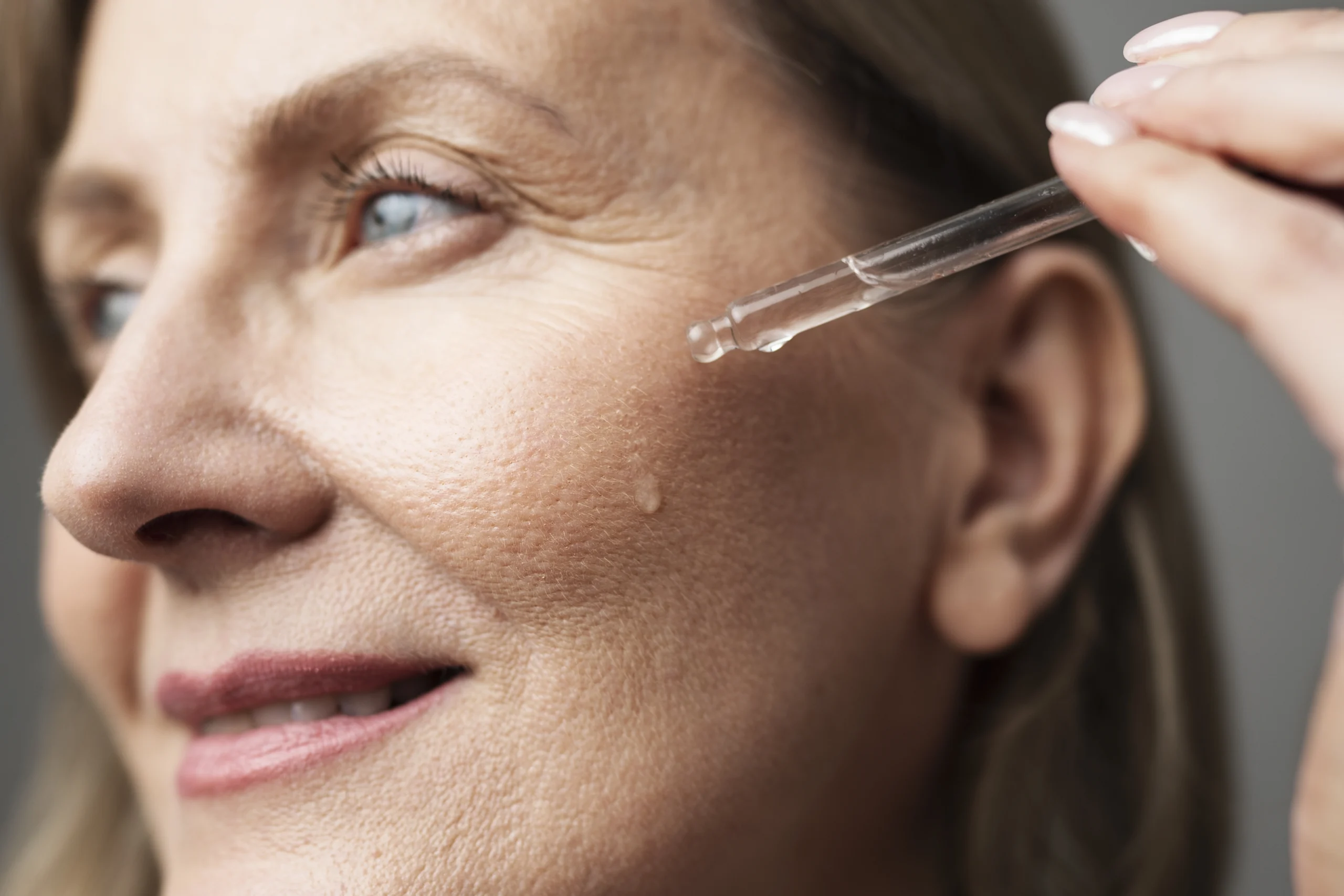 Retinolis, peptidai, niacinamidas – kaip išsirinkti?